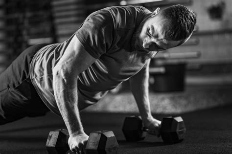 Build Muscle And Burn Fat With This 30 Minute Full Body Dumbbell Workout