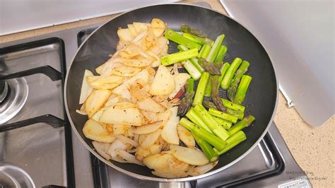 따뜻하고 영양 가득한 아스파라거스 수프