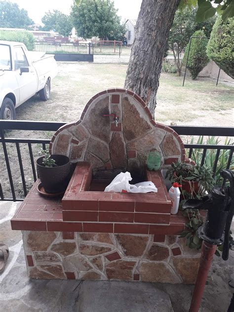 ΒΡΥΣΕΣ ΣΥΝΤΡΙΒΑΝΙΑ Μάρμαρα Πέτρες Τζάκια And Είδη Κήπου Βέροια
