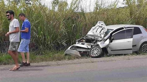 Veículo Invade A Contramão Provoca Acidente E Motociclista Acaba