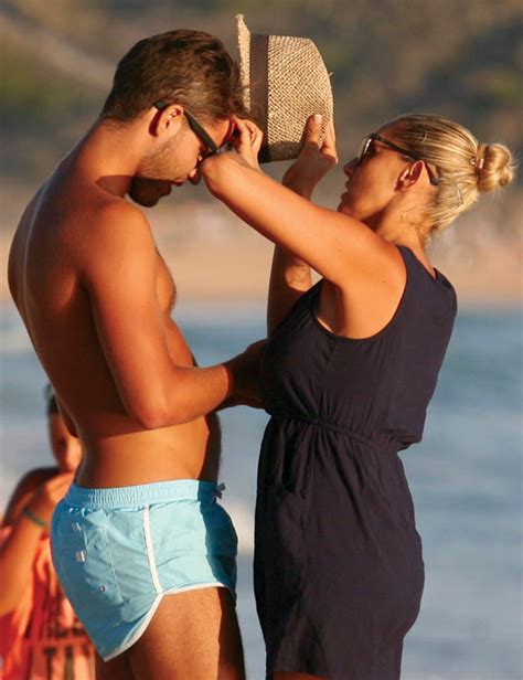 Informacion Sobre Maxi Iglesias MAXI IGLESIAS CON SU CHICA VERANEANDO