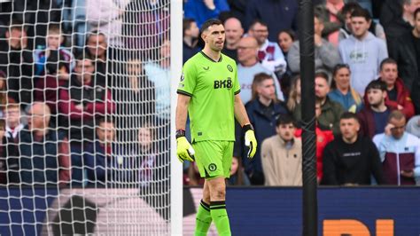 Argentine Dibu Martínez prêt à se battre avec Aston Villa pour faire