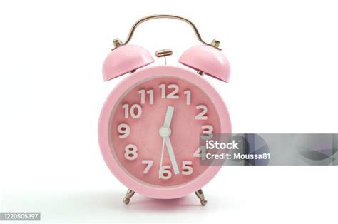 수면 위생 웨이크 업 링 과 구식 시계 개념 핑크 복고풍 스타일의 알람 시계 흰색 배경과 클리핑 경로 컷 아웃에 격리 0명에 대한 스톡 사진 및 기타 이미지 Istock