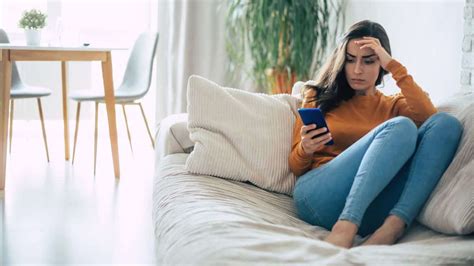 9 Damaging Ways Social Media Affects Mental Health