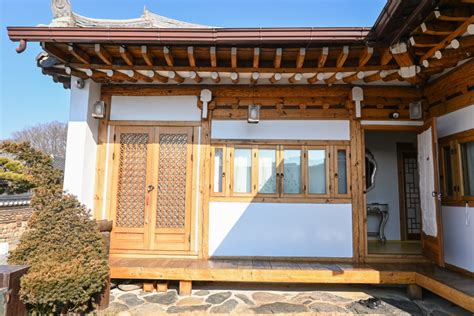 The ‘star Of Hanok Accommodations ‘haessal Gadeuk ‘borisu Jasu