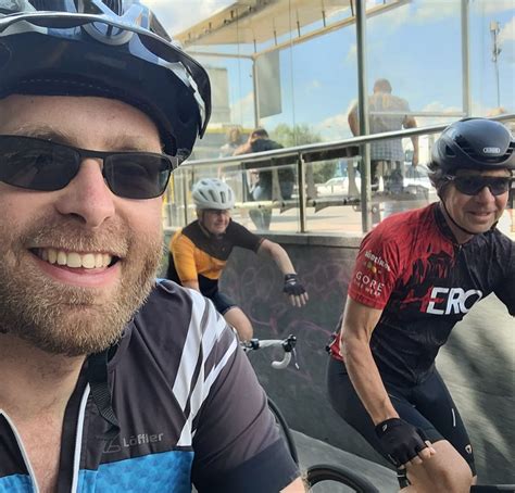 Аби зібрати гроші для українських волонтерів та військових німецький журналіст проїхав