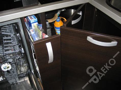 КУХНИ ПО ПОРЪЧКА П ОБРАЗНА КУХНЯ ЗА МАЛКИ ПРОСТРАНСТВА ДЪБ ФЕРАРА ОРАНЖЕВО И ТИТАН