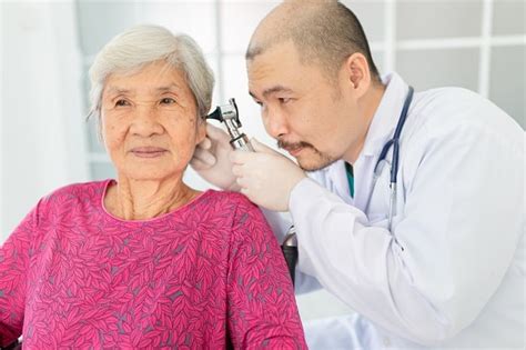 Otoscopy Teknik Indikasi Komplikasi Pedoman Klinis Alomedika