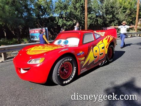 Lightning Mcqueen Rolling Through Cars Land Lightning Mcqueen Cars