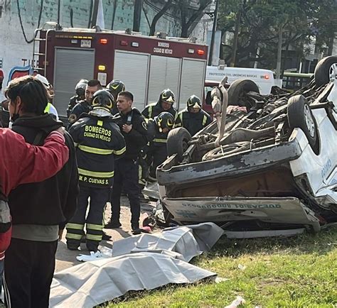 Trágico choque en Calzada Zaragoza Combi volcó causando muerte de dos