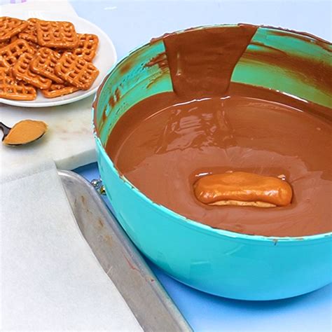 Caramel Peanut Butter Pretzel Candy Bar