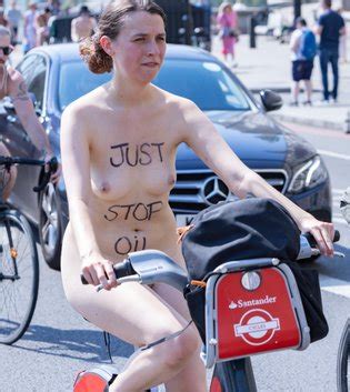 Cute Slut Louise Naked Public Luscious Hentai Manga Porn