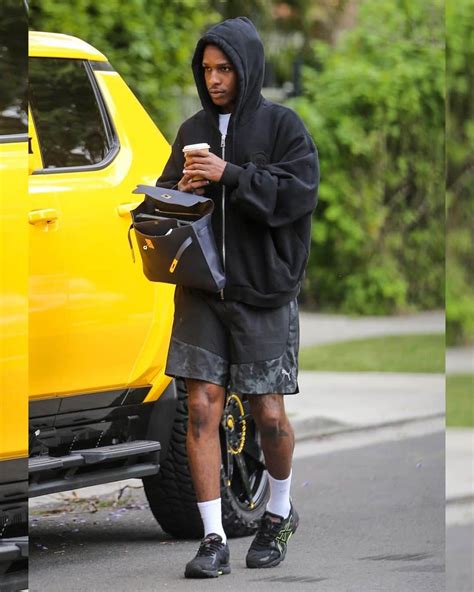 Just Jaredさんのインスタグラム写真 Just Jaredinstagram「aap Rocky Grabs Coffee