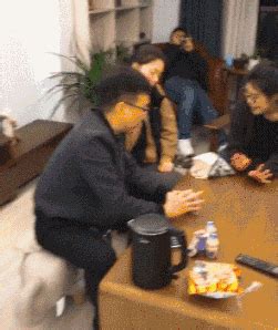 搞笑GIF图用飘柔就是这么自信 看看头条 中华网