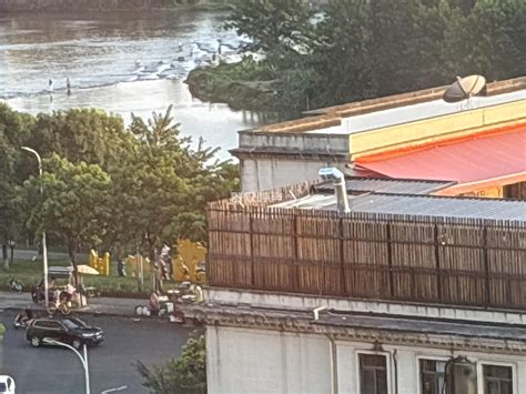 钱江凤凰城外滩1号朝云茶楼楼顶违规搭建影响市 群众呼声四川问政 四川省网上群众工作平台 邛崃市委书记
