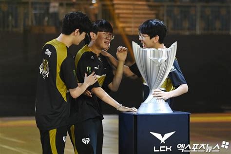 Lck 무관 설움 푼 룰러 박재혁의 뜨거운 눈물 엑s Hd화보 네이트 스포츠