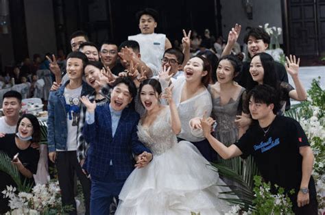 《快乐星球》小演员结婚啦！冰柠檬亲吻老公超甜 搜狐大视野 搜狐新闻