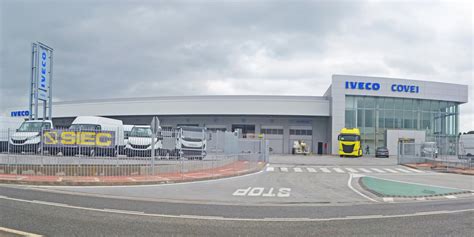 NAVE INDUSTRIAL PARA CONCESIONARIO IVECO Y TALLER DE VEHÍCULOS INDUSTRIALES SIEC Construcción
