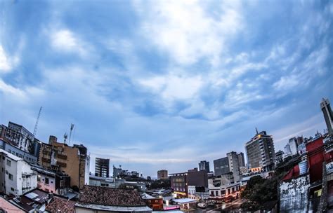 Meteorología Pronostica Un Día Fresco A Cálido Con Vientos Variables
