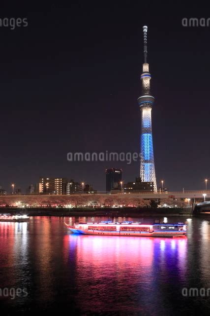 隅田川の夜桜とスカイツリーの夜景 粋の写真素材 Fyi01477944 ストックフォトの Qlean Market（キュリンマーケット）