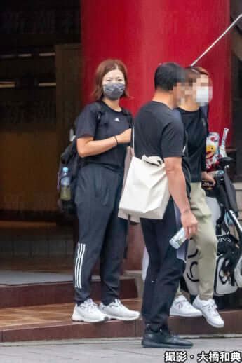 渋野日向子、不調の背景に石川遼との“蜜月関係” 隔離違反の際にも合同で練習フォームが石川に酷似（写真1） デイリー新潮