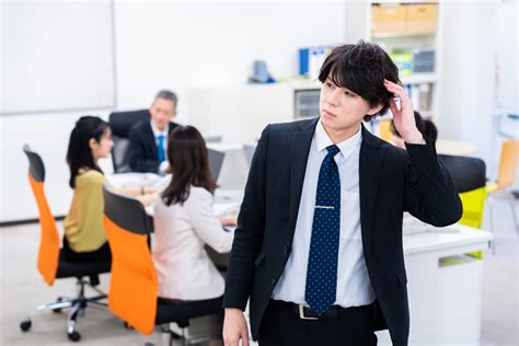 転職したのに後悔中途入社の人が気をつけたい職場の人間関係 悩まにゅある