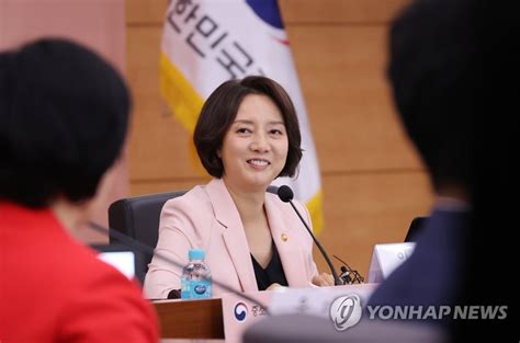 인사말 하는 이영 장관 연합뉴스