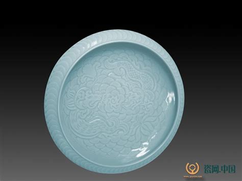 巧如范金、精比琢玉——梁亚萍作品《天青釉刻花摩羯纹笔洗》赏析 巧如范金、精比琢玉——梁亚萍作品《天青釉刻花摩羯纹笔洗》赏析