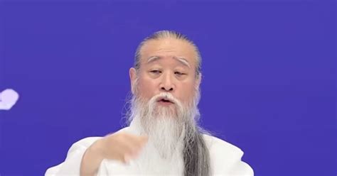 천공 “돈많이 벌어 빌딩 사려는 사람 의사하면 안돼”
