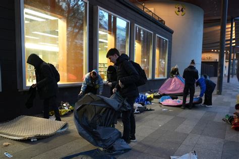 Paris Police Accused Of Clearing Out Migrant Camp In Pre Olympics Sweep