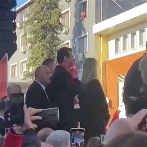 Solcu Gazete on Twitter İmamoğlunun eşinin saçını düzelttiği anlar