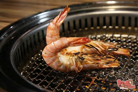 台南第一間日式清酒自動販賣機現場專人隨桌烤肉大股熟成燒肉專賣 輕旅行