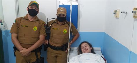 Policiais Militares Ajudam Família A Chegar Rapidamente Em Hospital E