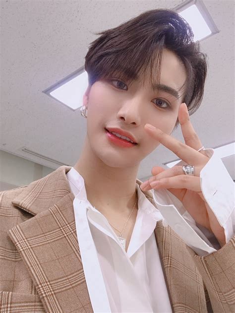 Zuzanka On Twitter Rt Thinkingabtpsh Sotd Seonghwa Of The Day