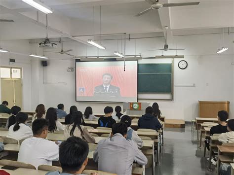 商学院师生收看党的二十大开幕式盛况 山东农业工程学院商学院欢迎您