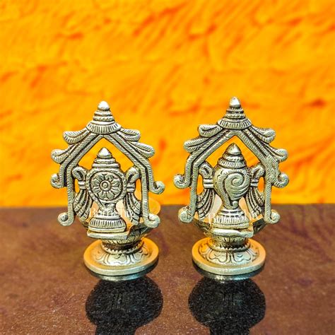 Brass Superfine Shankh Chakra Diya 3