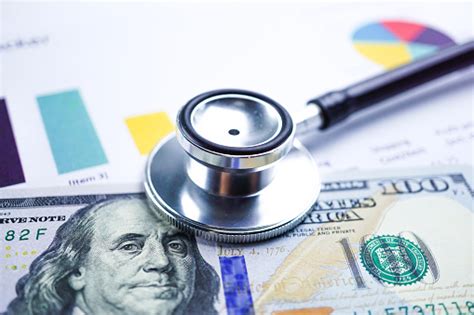 청진기 차트 및 그래프 스프레드 시트 종이 금융 계정 통계 투자 분석 연구 데이터 경제 스프레드 시트 및 비즈니스 회사 개념 건강관리와 의술에 대한 스톡 사진 및 기타