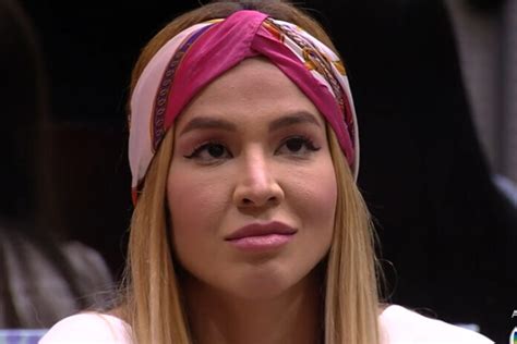 Fã faz tatuagem para ex BBB Kerline Cardoso Não é possível Área VIP