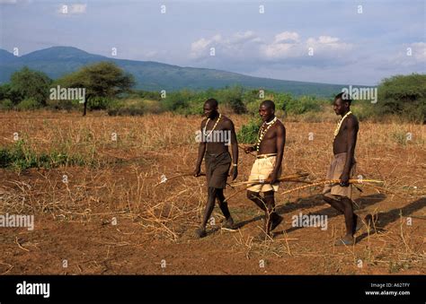 Hadza Hunters Lake Eyasi Tanzania Small Tribe Of Hunter Gatherers Stock