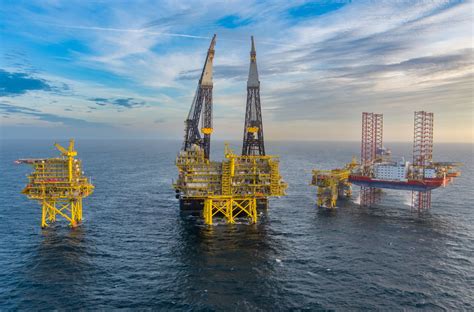 Tyra Module Installation Breaks World Record As Heaviest Crane Lift