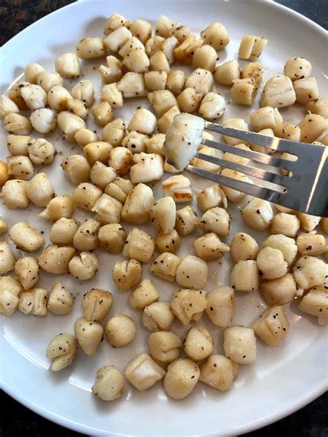 Easy Pan Fried Bay Scallops Recipe Ready In 5 Minutes Melanie Cooks