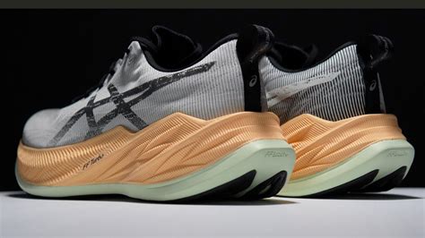 Asics Superblast Review So Cushioned It S Not Race Legal