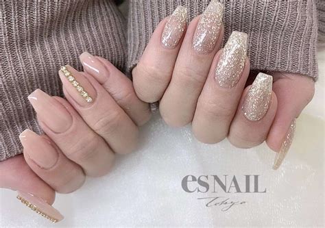 スワロチェーン×ラメ 新宿ネイルサロンならesnailエスネイル新宿西口店 ブログ 【公式】esnail エスネイル ネイルサロン
