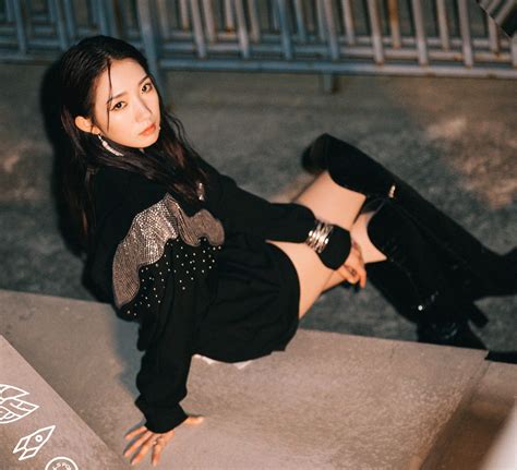 孟美岐穿长皮靴秀性感长腿太美太有气质 （8图） 图集 名腿网