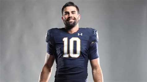 Notre Dame Qb Sam Hartman Is Named To The Maxwell Award Watch List