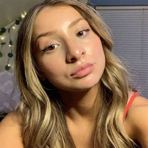Stream Yami Villalobos Music Listen To Songs Albums Playlists For