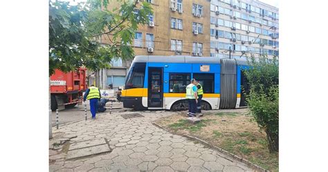 Трамвай аварира на бул Александър Стамболийски