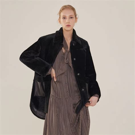 포스티 로보 하프 무스탕 코트