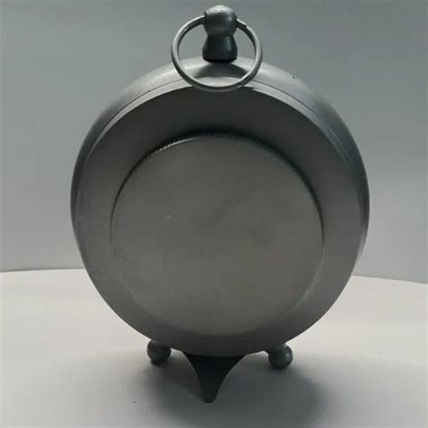 Analog Silver Base Aluminium Round Table Clock For Office At ₹ 600