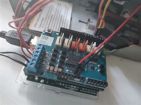 Problème de Contrôle de Moteur Arduino avec Capteur Rotatif Valeurs Erronées et Réglage de la